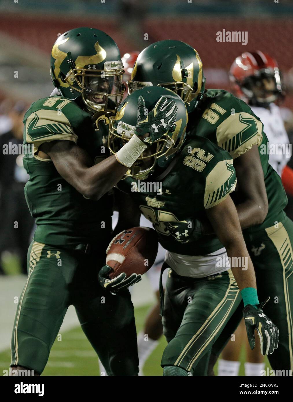 South Florida wide receiver Jordan Reed (82) celebrates with teammates ...