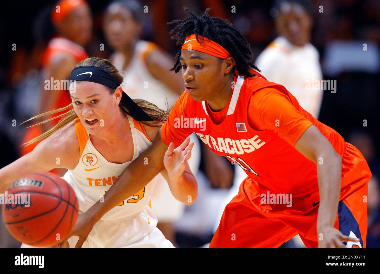 Syracuse guard Cornelia Fondren (11) battles for the ball with ...