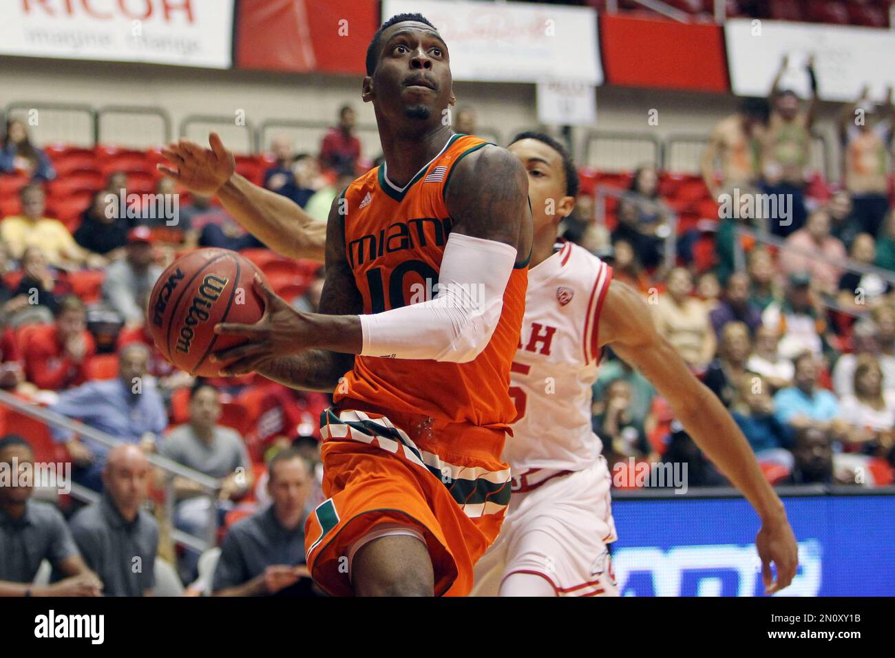Miami guard Sheldon McClellan (10) drives against Utah guard Lorenzo ...