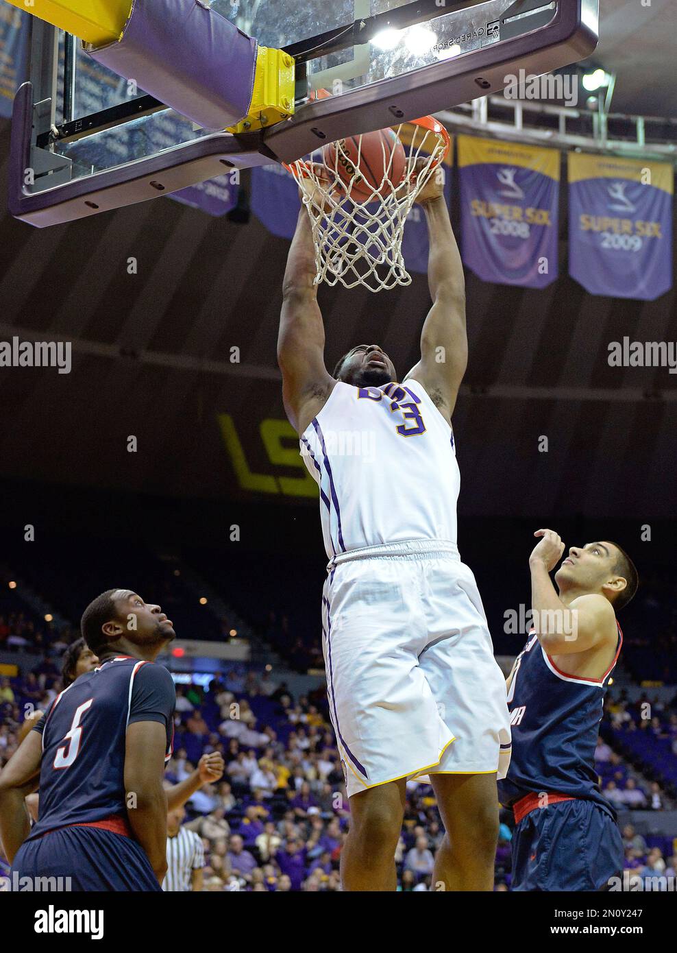 LSU center Elbert Robinson III (3) dunks the ball in the first half of ...