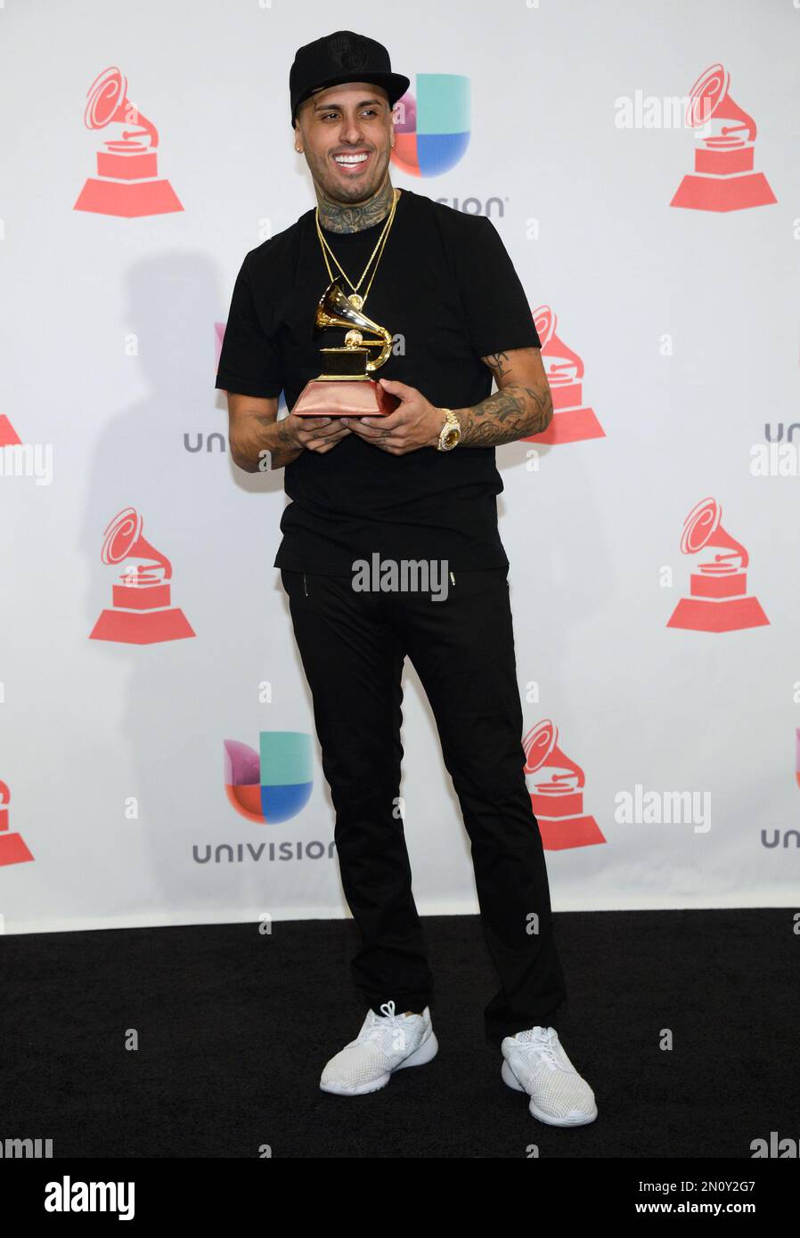 Nicky Jam poses in the pressroom with the award for best urban ...