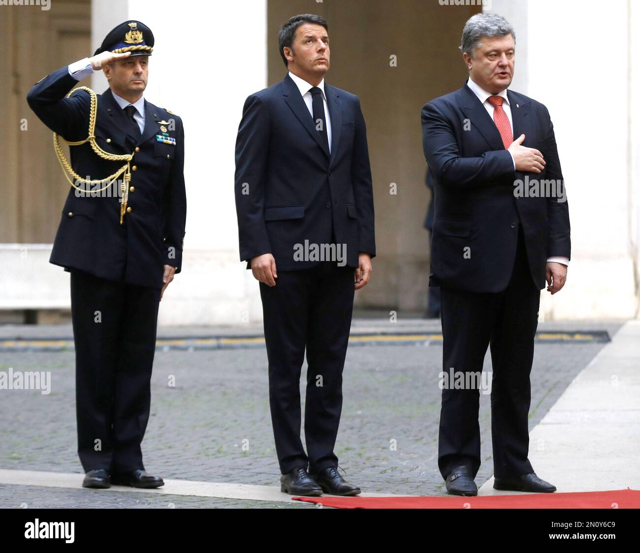 Italian President Matteo Renzi, left, and Ukrainian President Petro ...