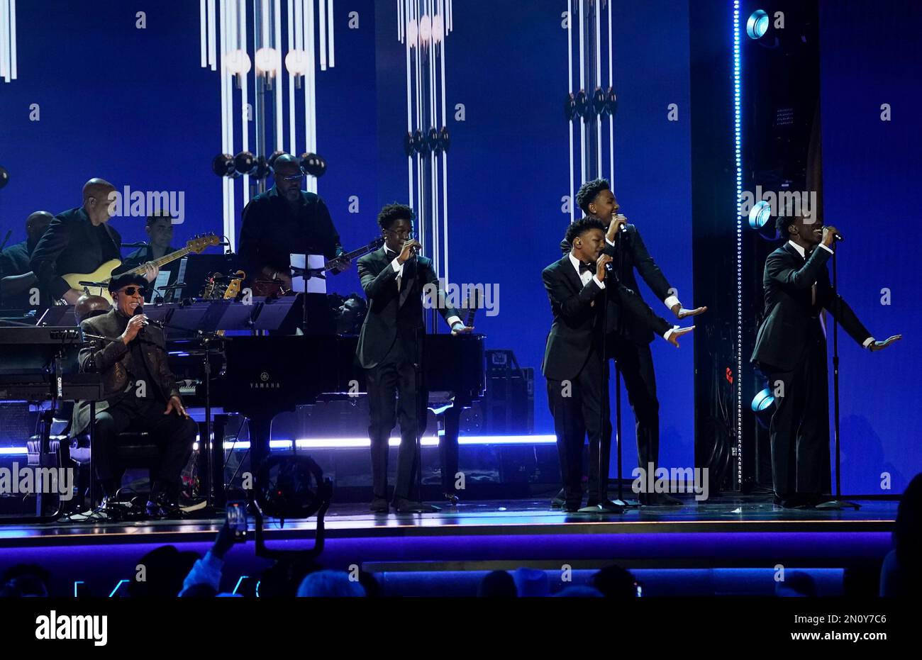 Stevie Wonder, left, and Wanmor perform "The Way You do The Things You ...