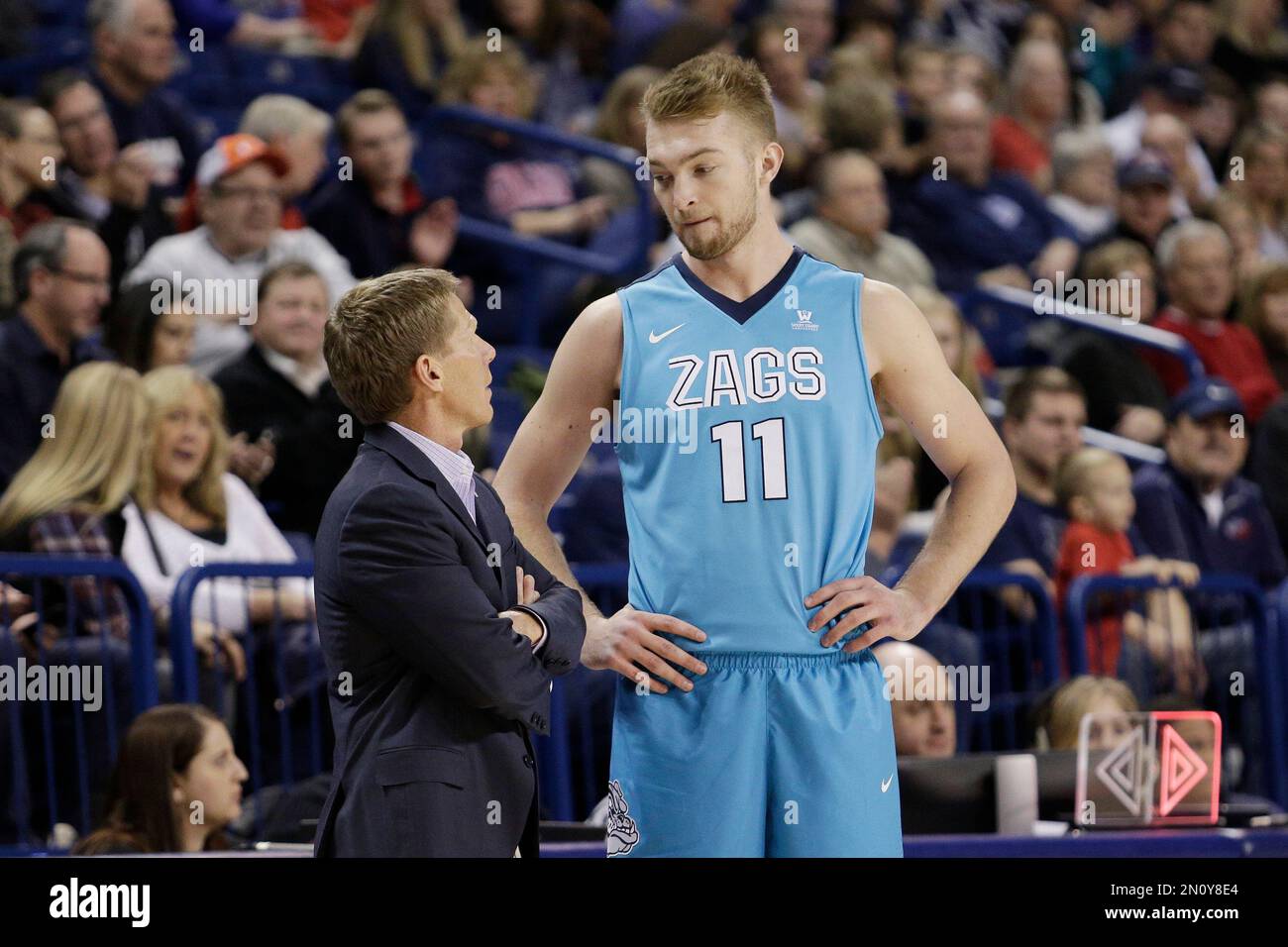 Gonzaga head coach Mark Few, left, speaks with Domantas Sabonis during ...