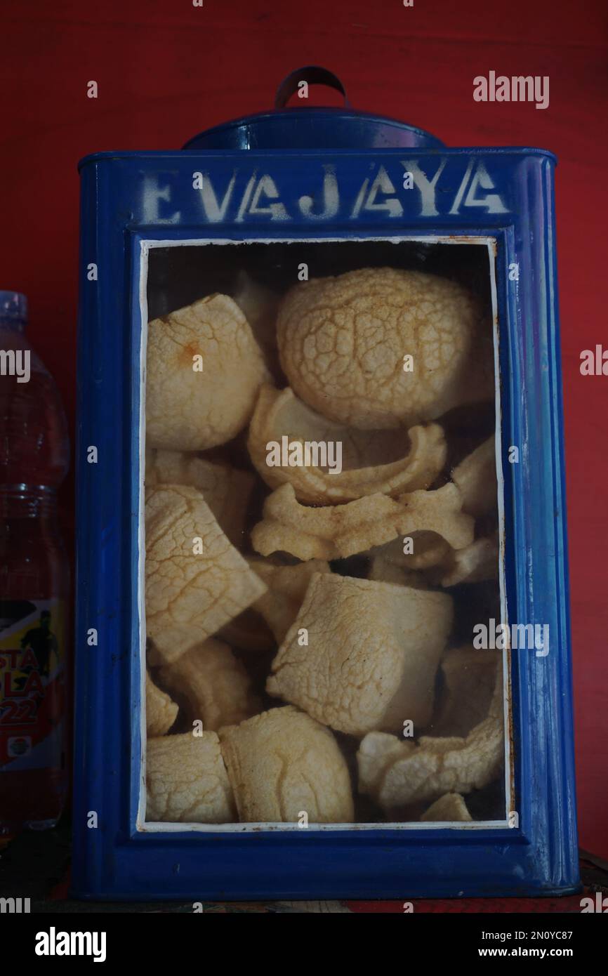 Cracker cans hi-res stock photography and images - Alamy