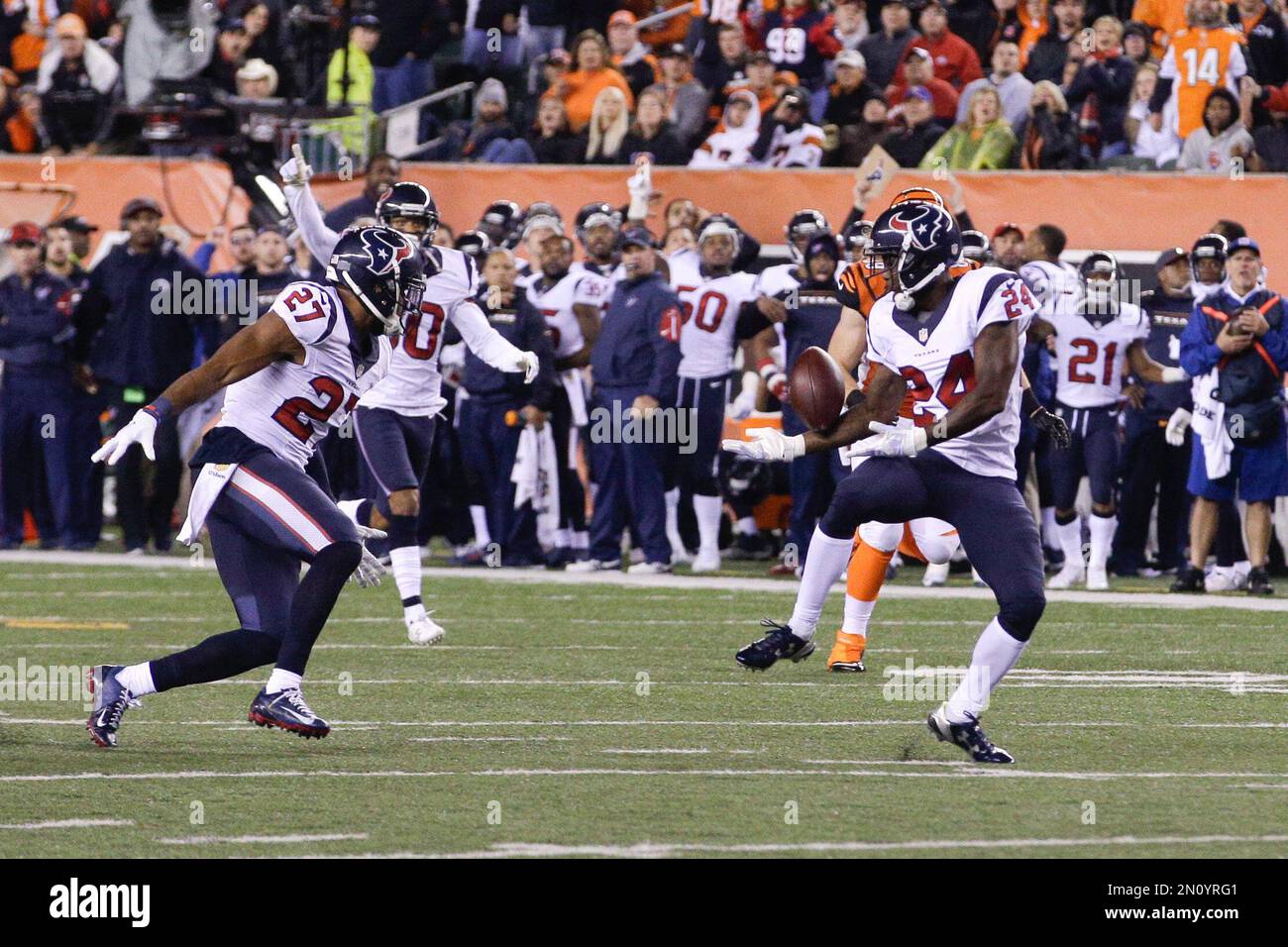 Houston Texans cornerback Johnathan Joseph (24) intercepts a pass from ...