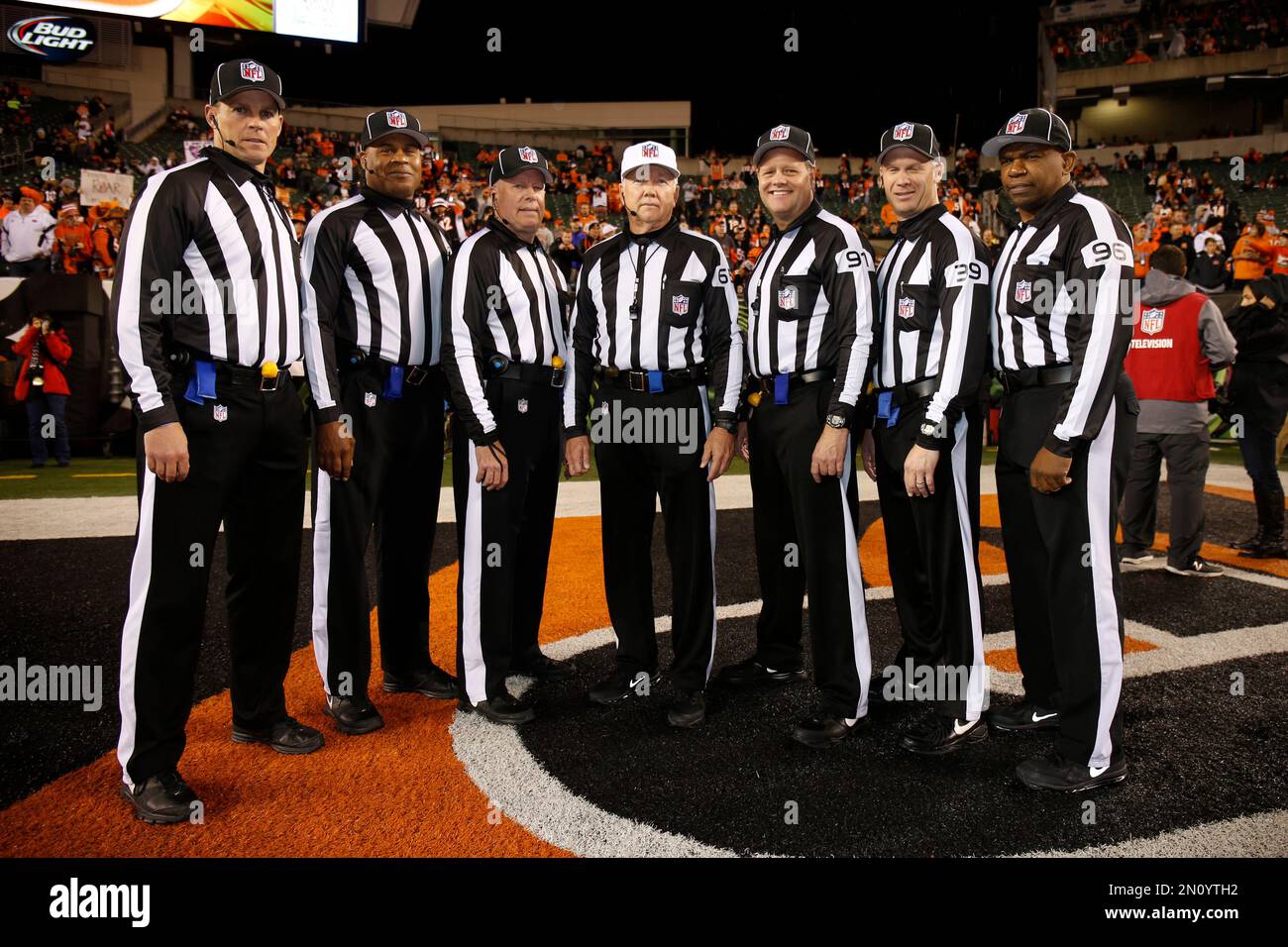 From left, line judge Kevin Codey (16), field judge Boris Cheek (41 ...