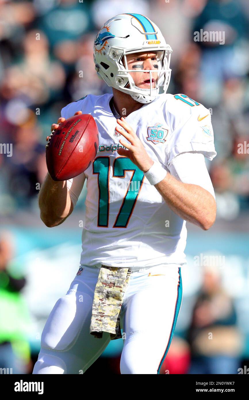 Miami Dolphins quarterback Ryan Tannehill #17 drops back to pass ...