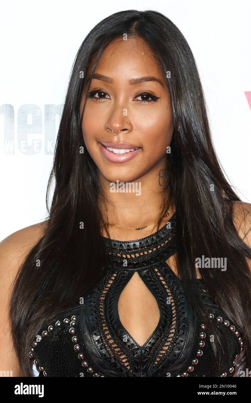 Apryl Jones attends the VH1 Big In 2015 with Entertainment Weekly Award ...