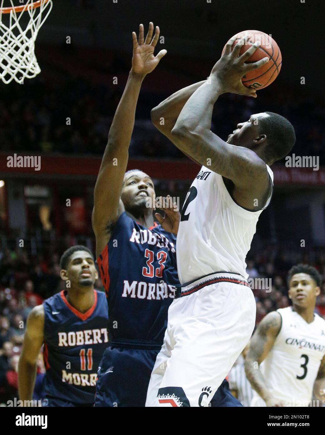 Cincinnati's Coreontae DeBerry (22) shoots over Robert Morris' Andre ...