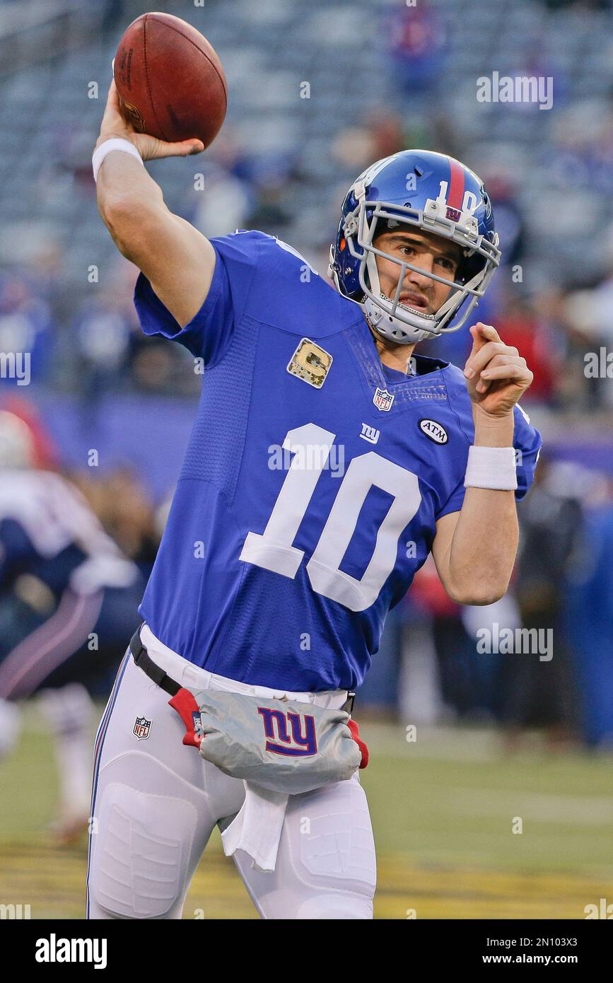 New York Giants quarterback Eli Manning (10) throws a pass before an ...