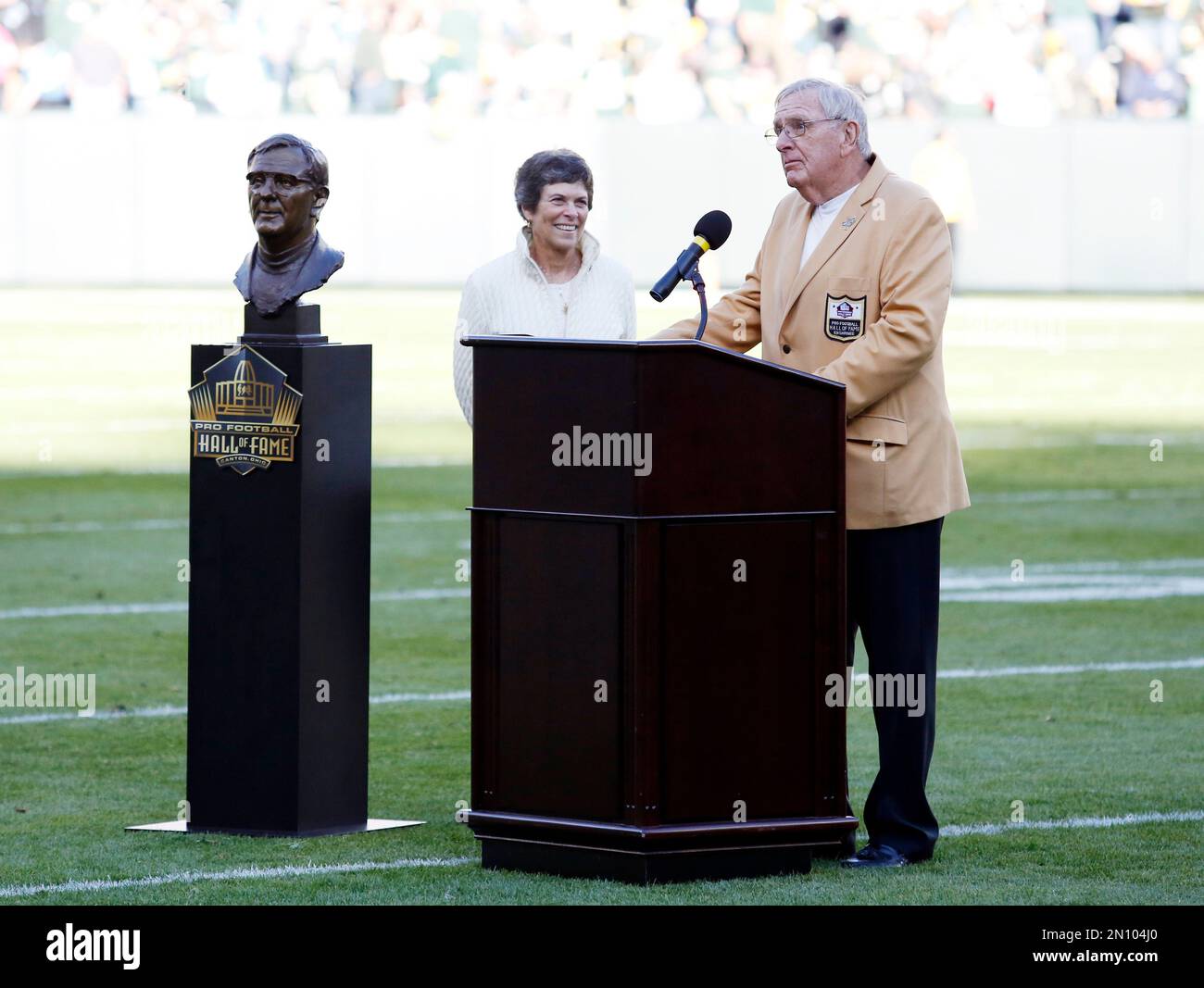 Former Green Bay Packers general manager Ron Wolf speaks during a ...