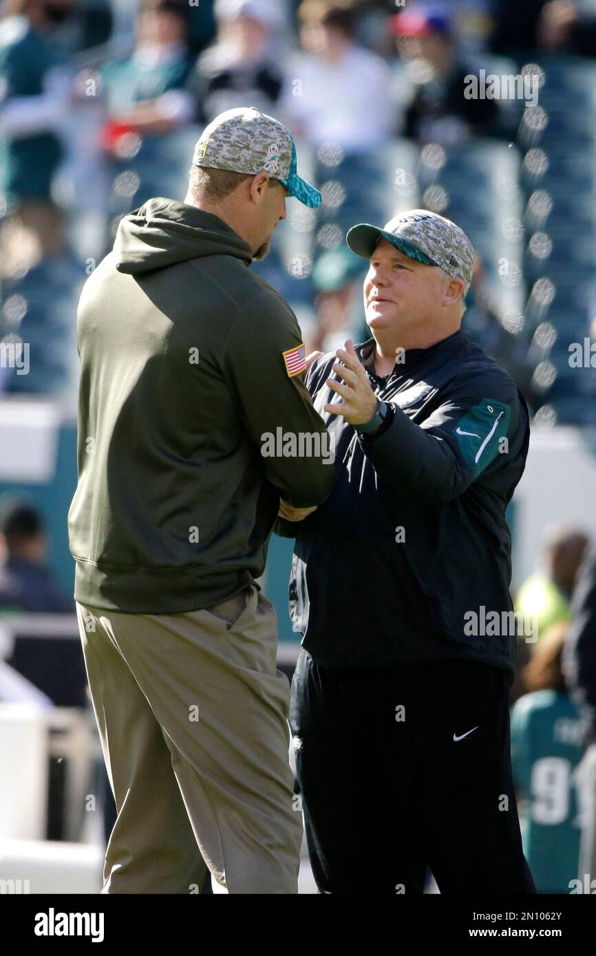 Philadelphia Eagles head coach Chip Kelly, right, and Miami Dolphins ...