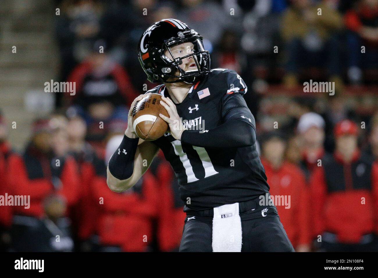 Cincinnati quarterback Gunner Kiel throws in the first half of an NCAA ...