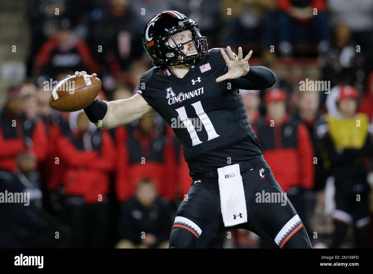 Cincinnati quarterback Gunner Kiel throws in the first half of an NCAA ...