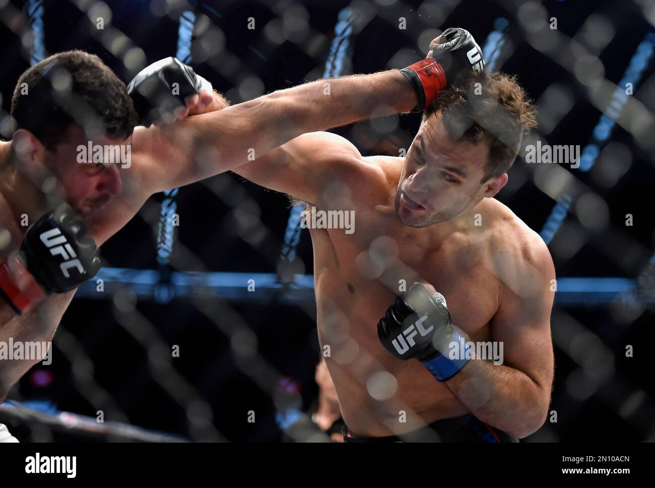 Anthony Perosh, left, and Giane Villante compete during their UFC 193 ...