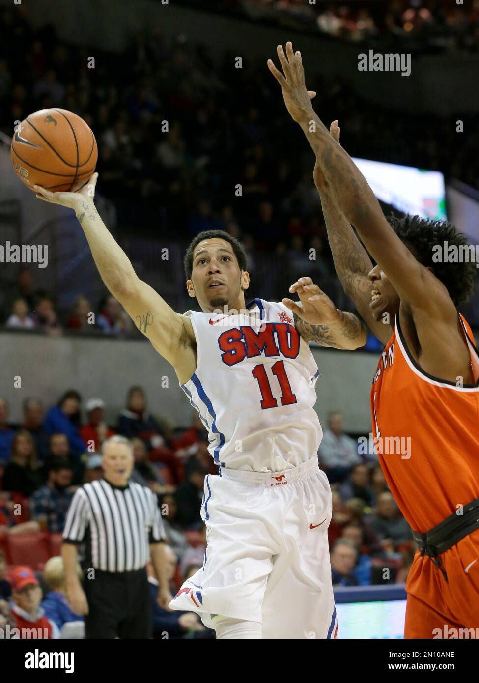 Southern Methodist guard Nic Moore (11) drives to the basket during the ...