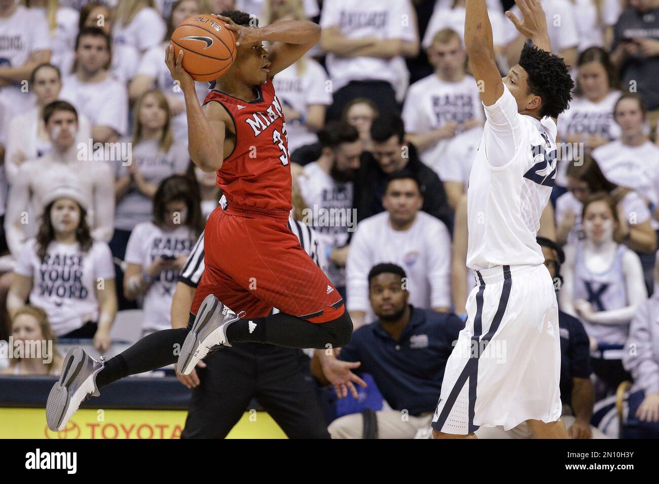 Miami (Ohio)'s Eric Washington (33) looks to pass around Xavier's ...
