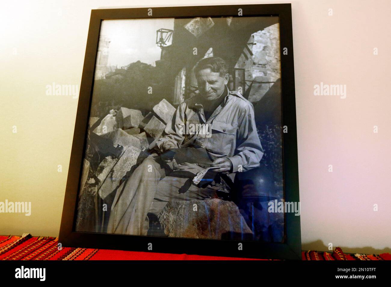 This Wednesday, Nov. 11, 2015, photo, shows a photograph of former ...