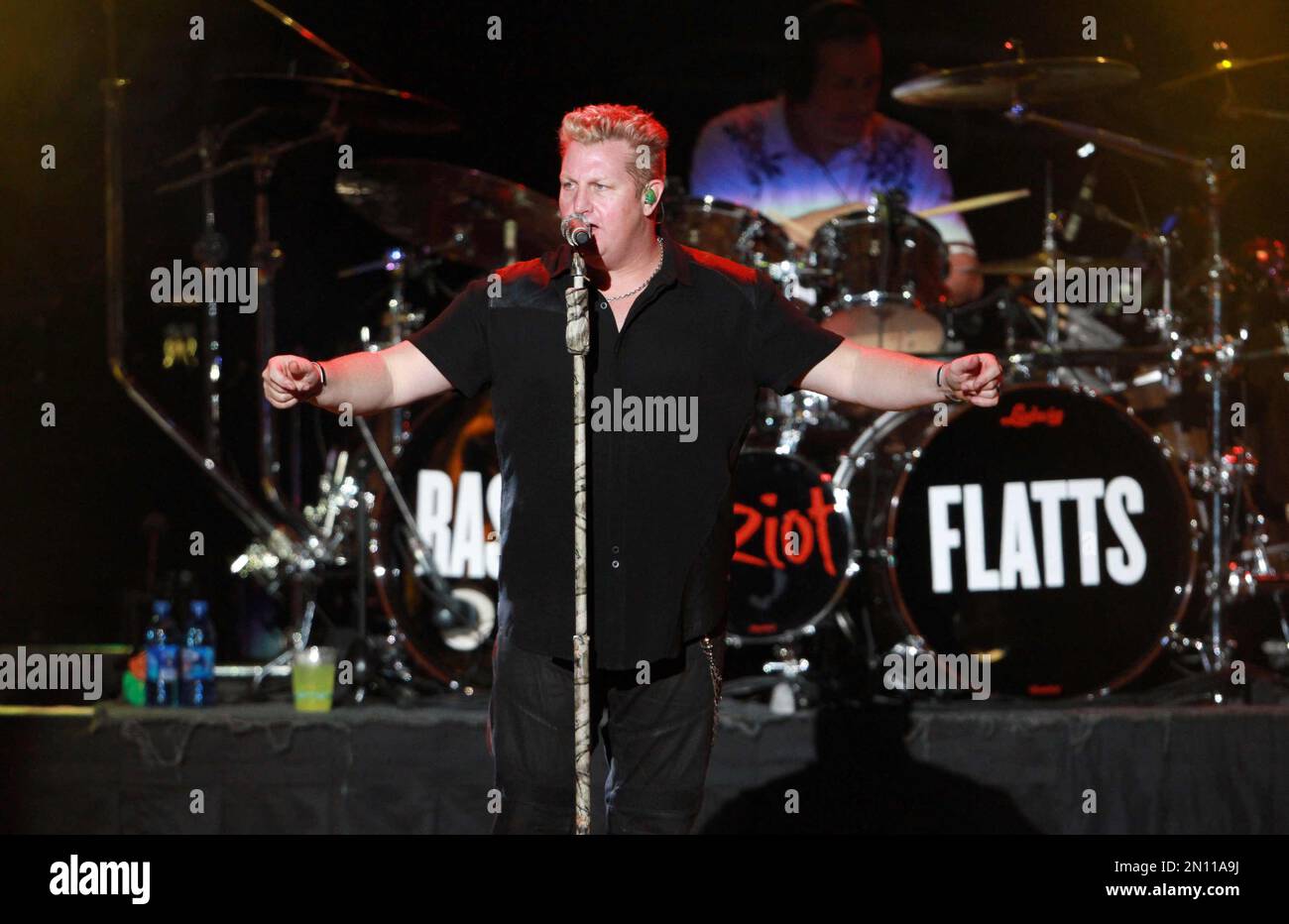 Gary LeVox with Rascal Flatts performs during the Kicks 101.5 Country ...