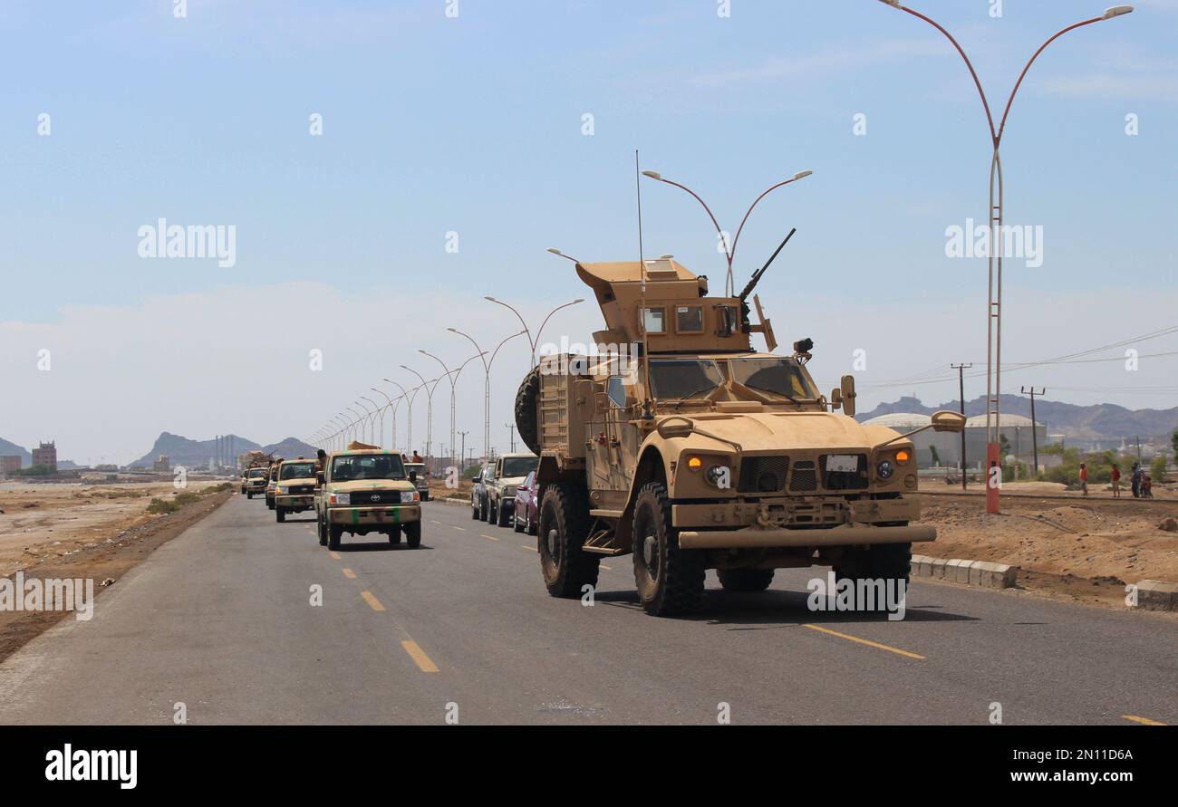 A convoy of Sudanese military vehicles and personnel arrives to the ...