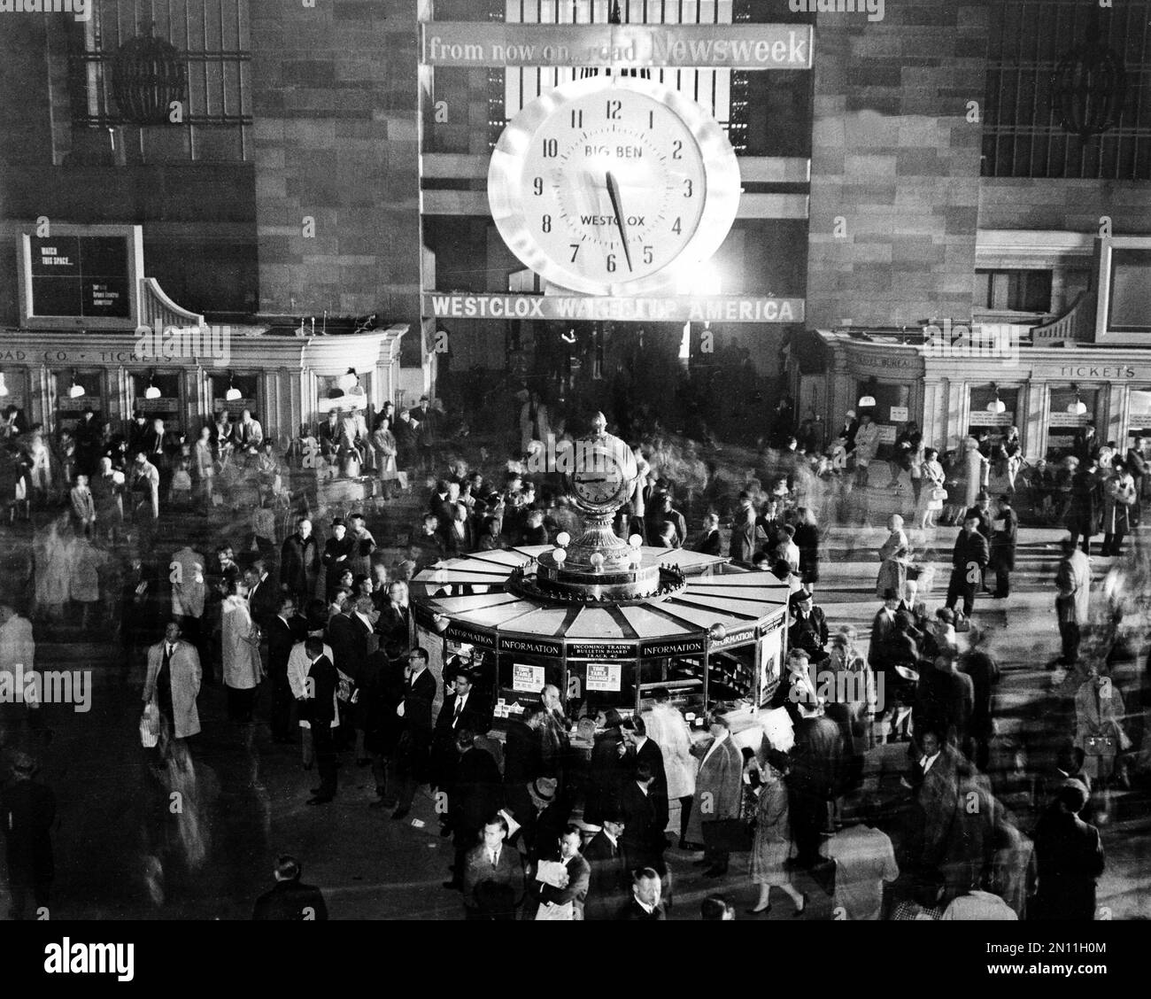 FILE - In this Nov. 9, 1965 file photo, stranded commuters crowd the ...