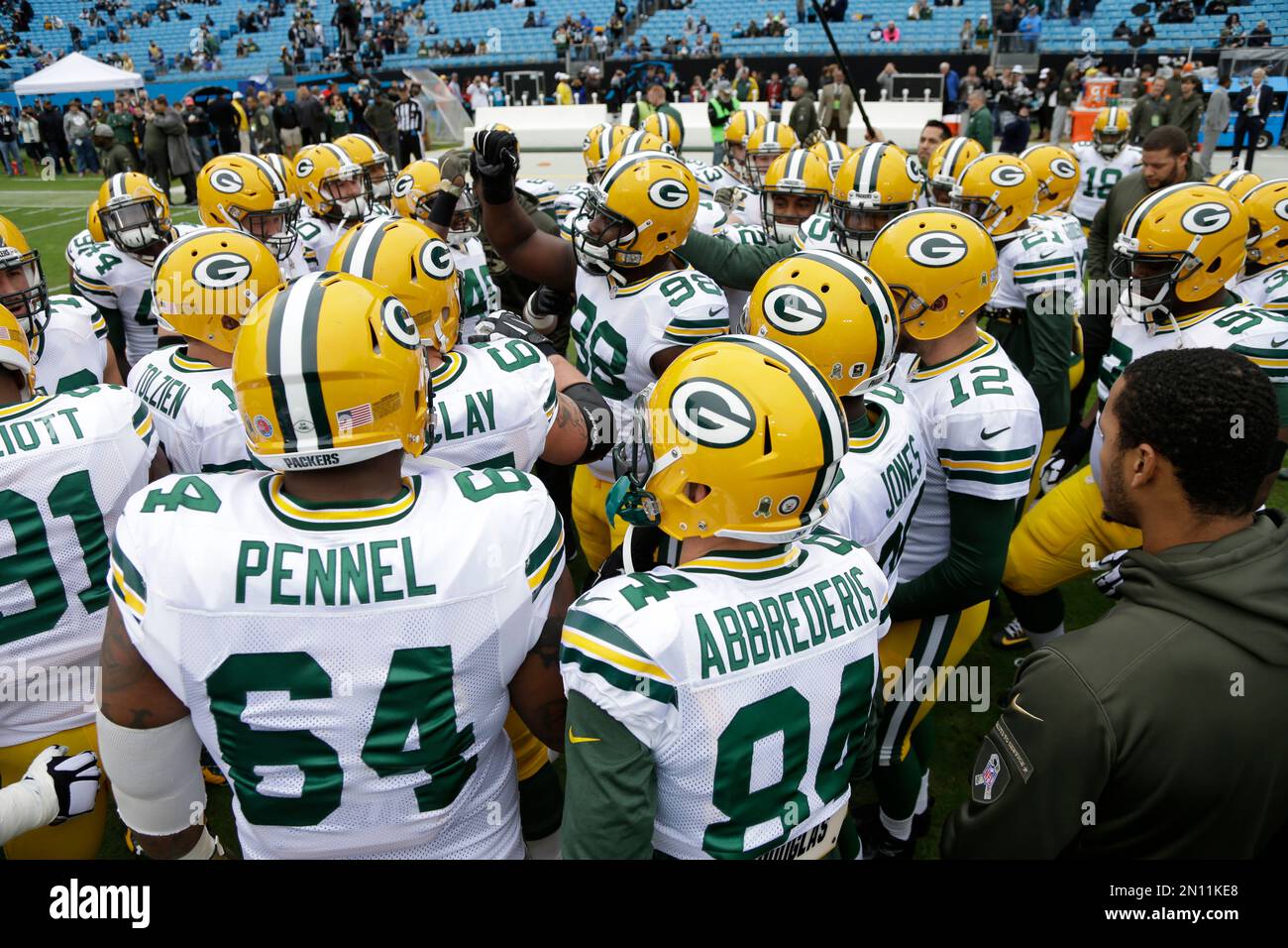 Green Bay Packers players huddle before an NFL football game against ...