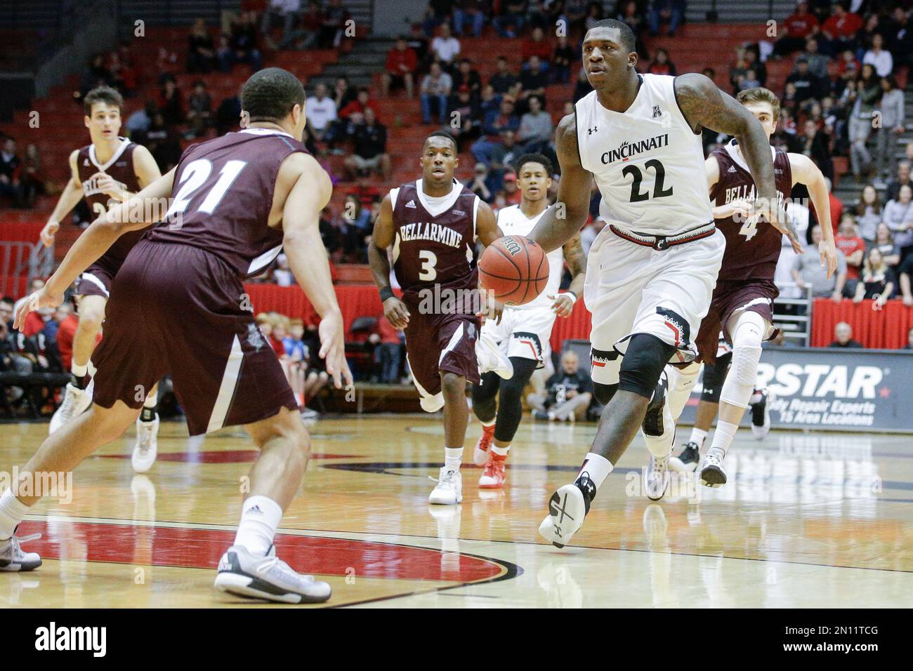 Cincinnati's Coreontae DeBerry (22) dribbles against Bellarmine's Jarek ...