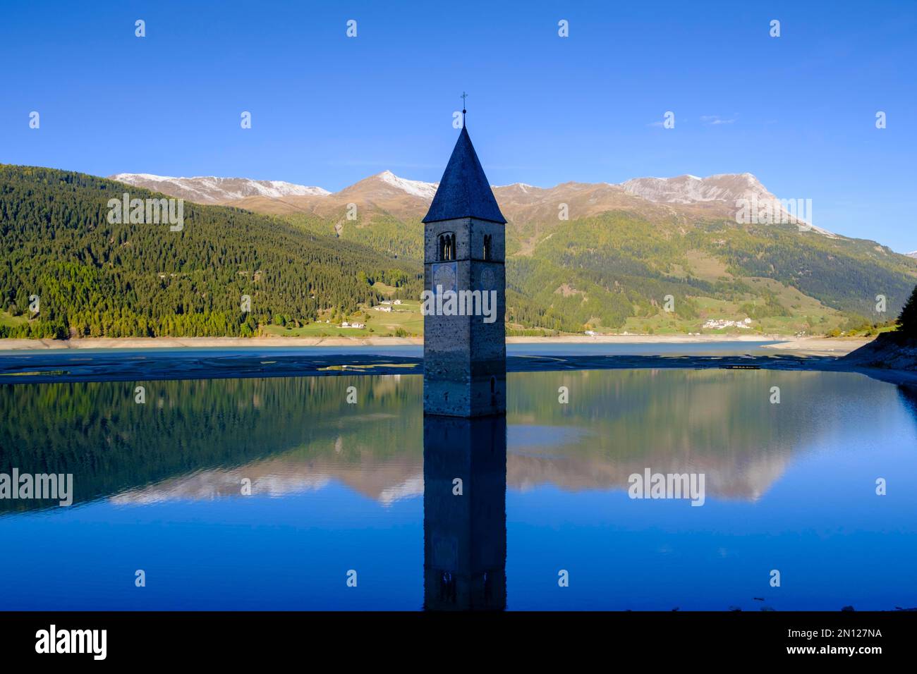 Church tower of Alt-Graun, Reschenstausee Reschensee, Graun im ...