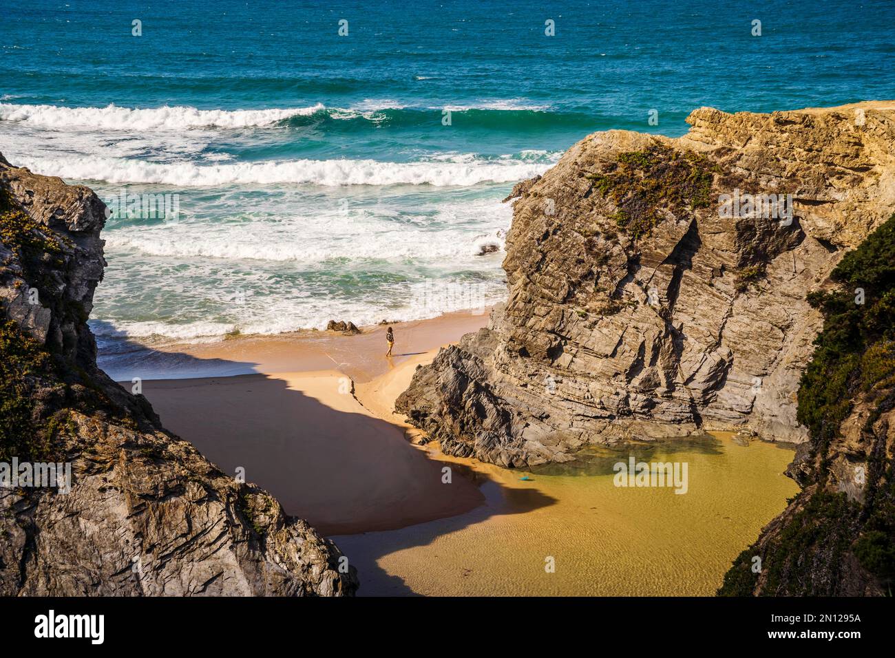 Beautiful Espingardeiro Beach with surrounding cliffs, Vicentina Route ...