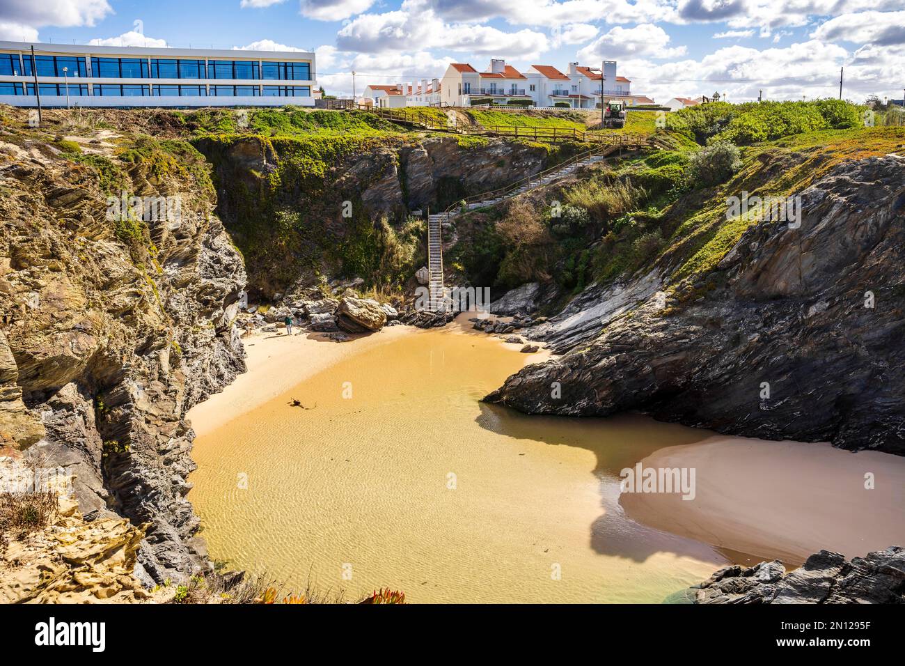 Beautiful Espingardeiro Beach with surrounding cliffs, Vicentina Route ...
