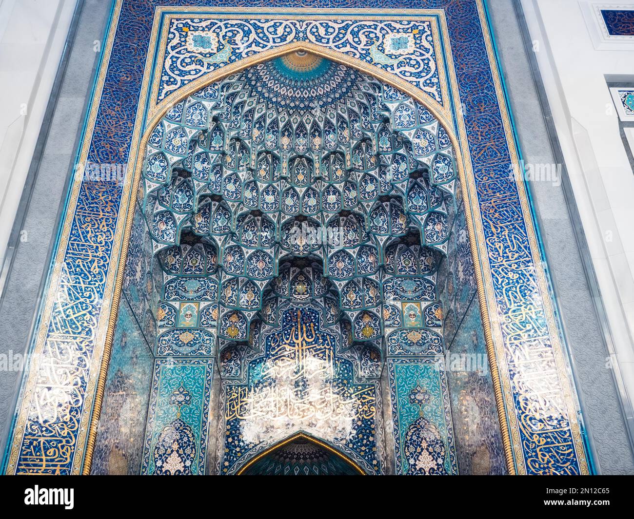 Ornamental tile pattern hi-res stock photography and images - Alamy