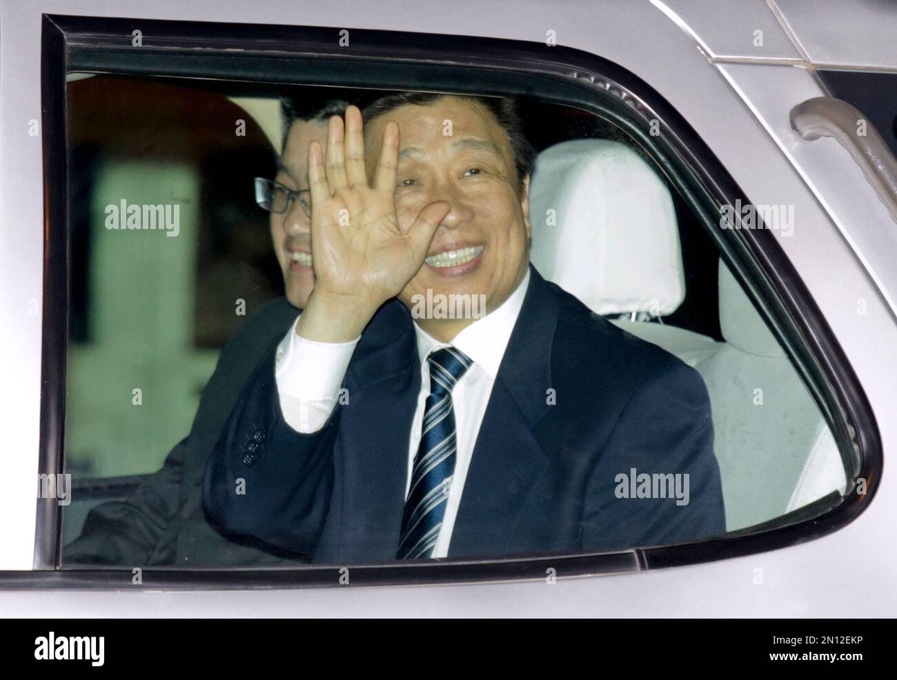 Chinese Vice President Li Yuanchao waves to media as he arrives at the ...