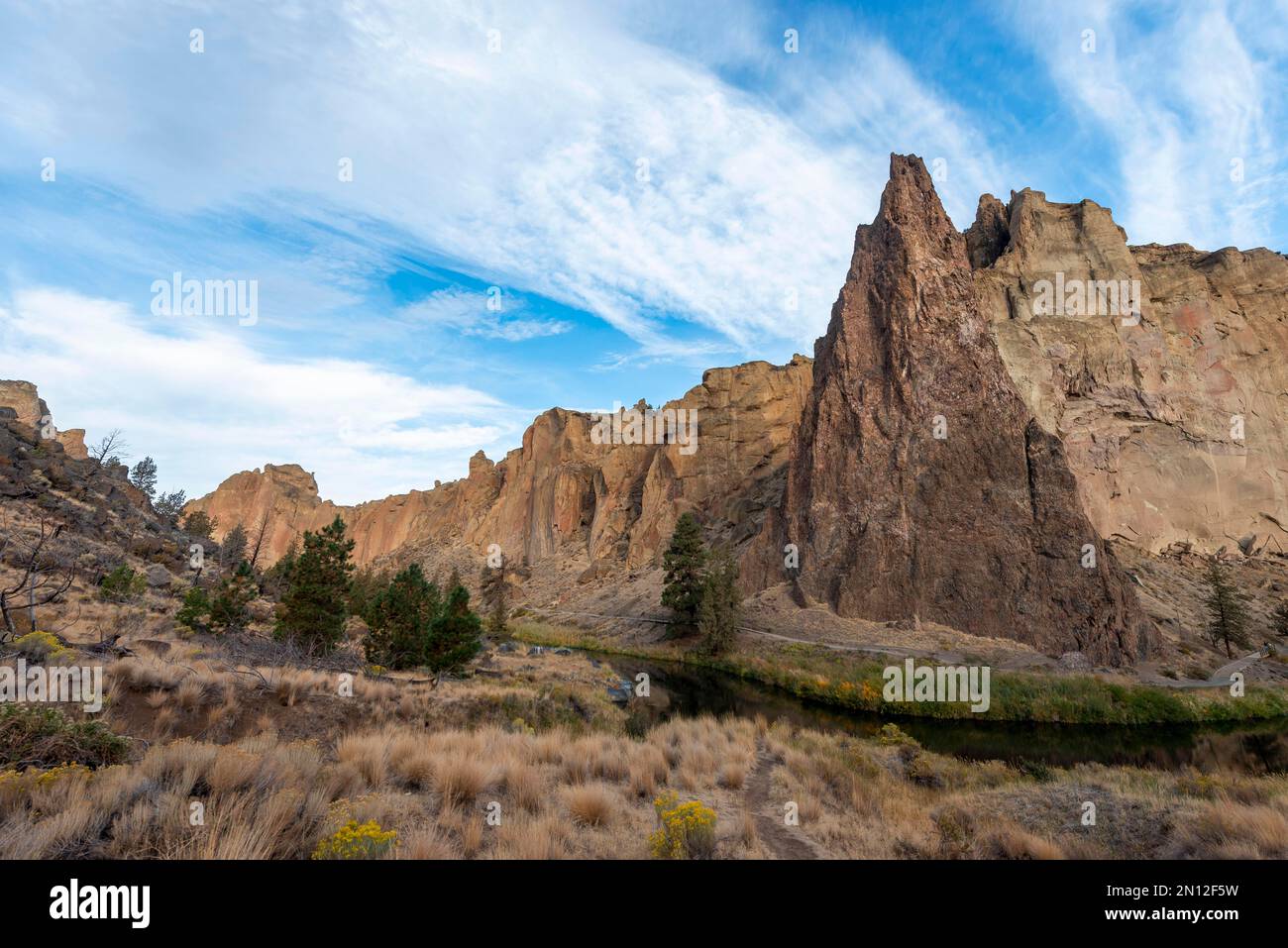 Pointed red rock walls, canyon with rock formations, The Red Wall ...