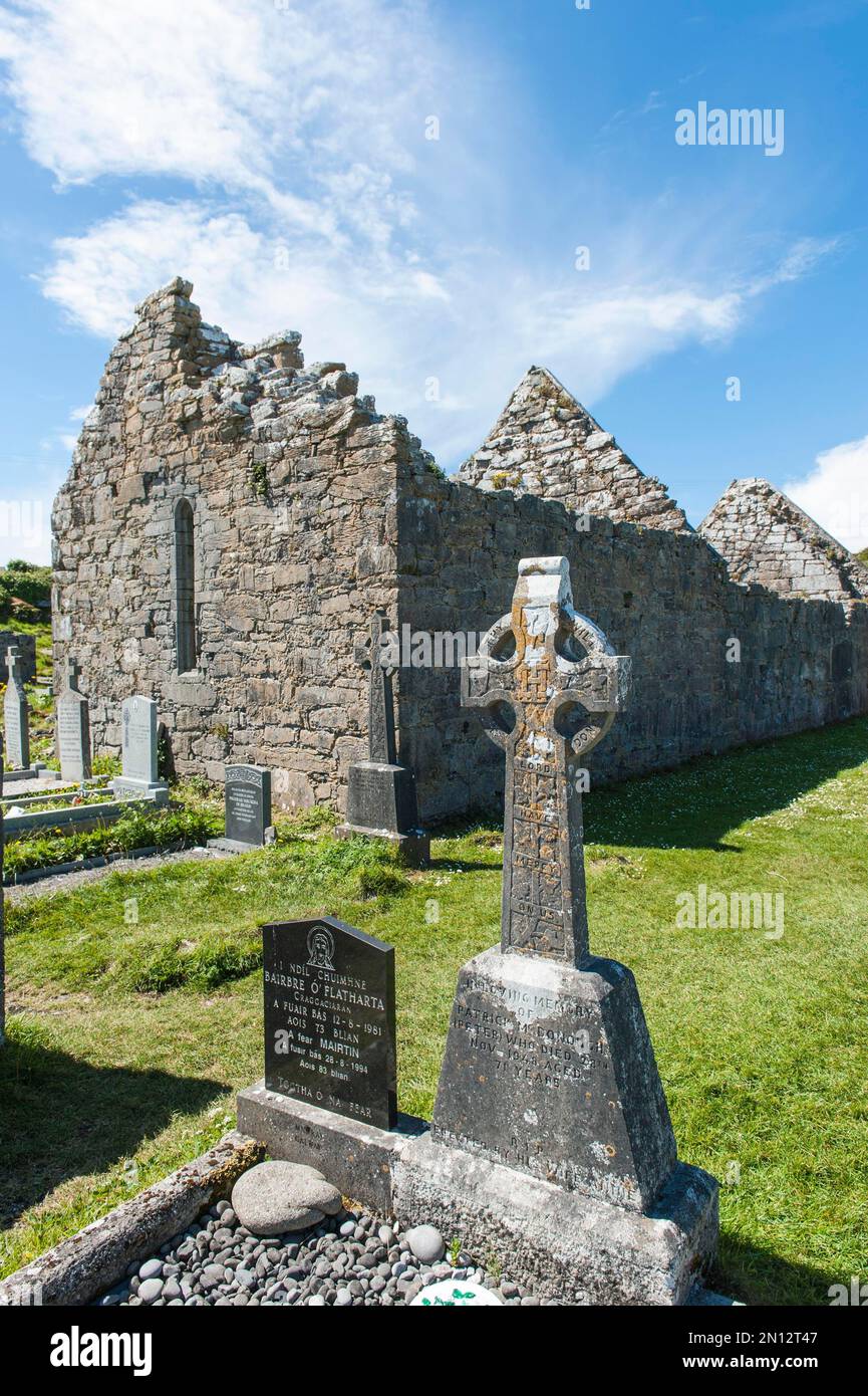 Ruin of a church, Irish gravestones, Cemetery, Na Seacht dTeampaill ...