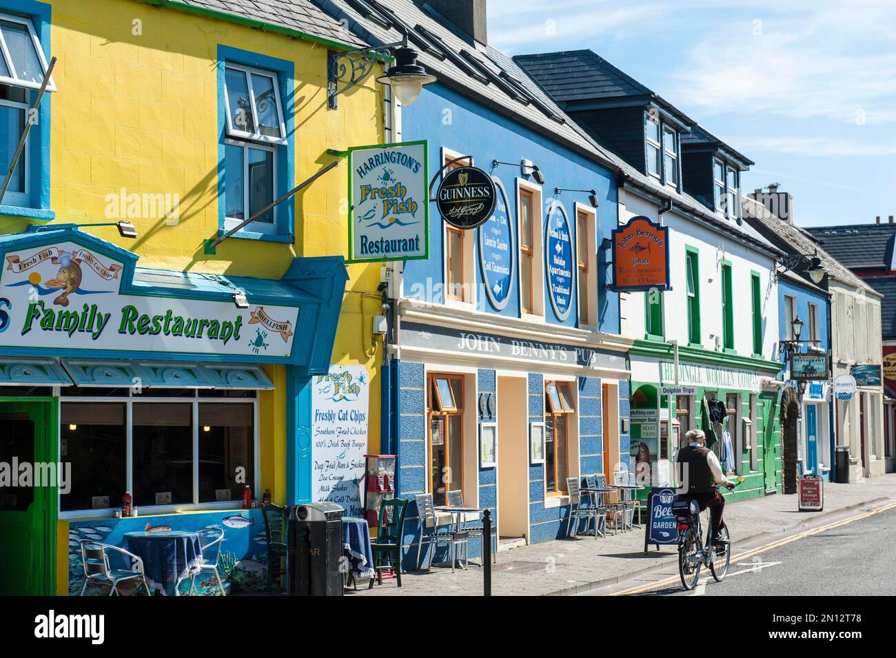 Pubs irish village hi-res stock photography and images - Alamy