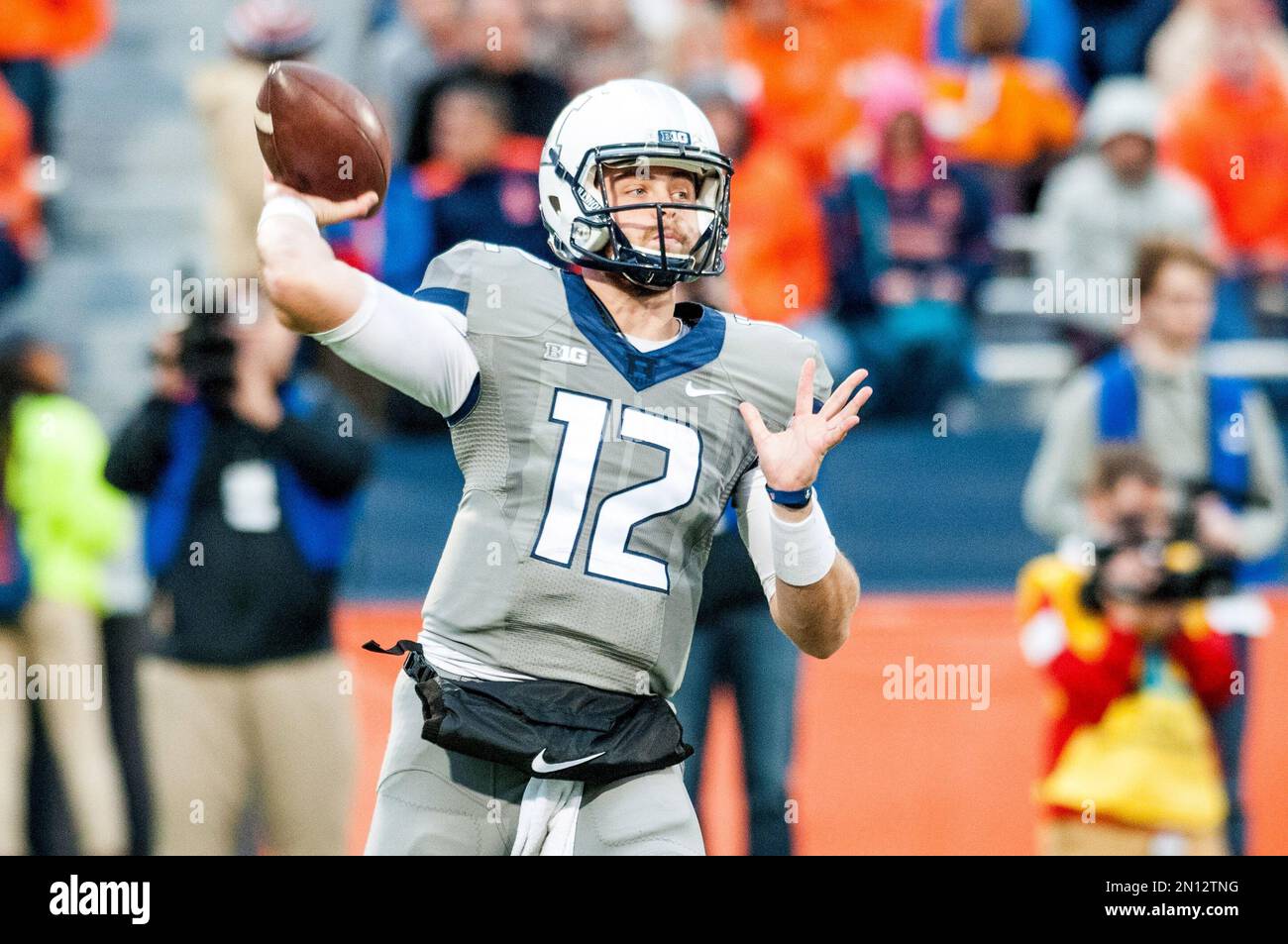 Illinois quarterback Wes Lunt (12) throws the ball during an NCAA ...