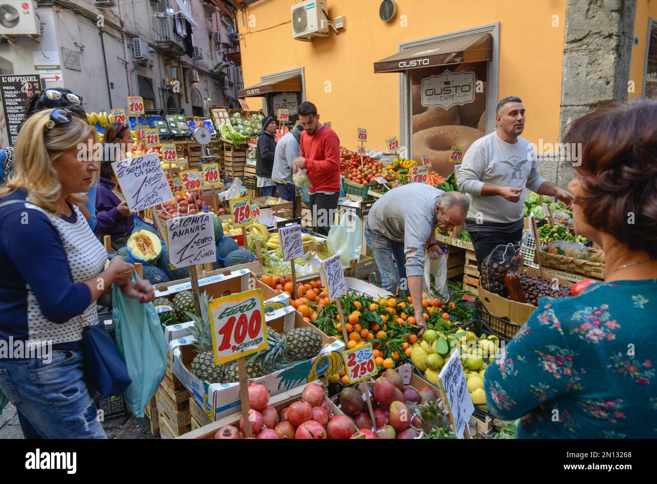 Fruit and vegetables, weekly market market, La Pignasecca, Spanish ...