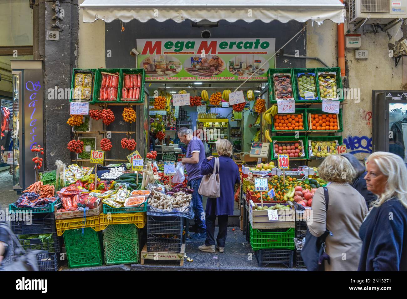 Fruit and vegetables, weekly market market, La Pignasecca, Spanish ...