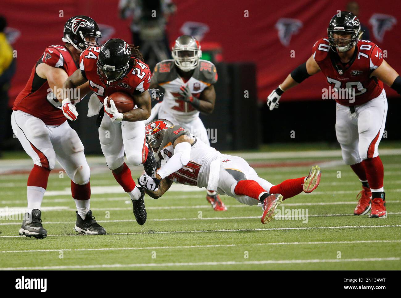 Atlanta Falcons running back Devonta Freeman (24) runs against Tampa ...