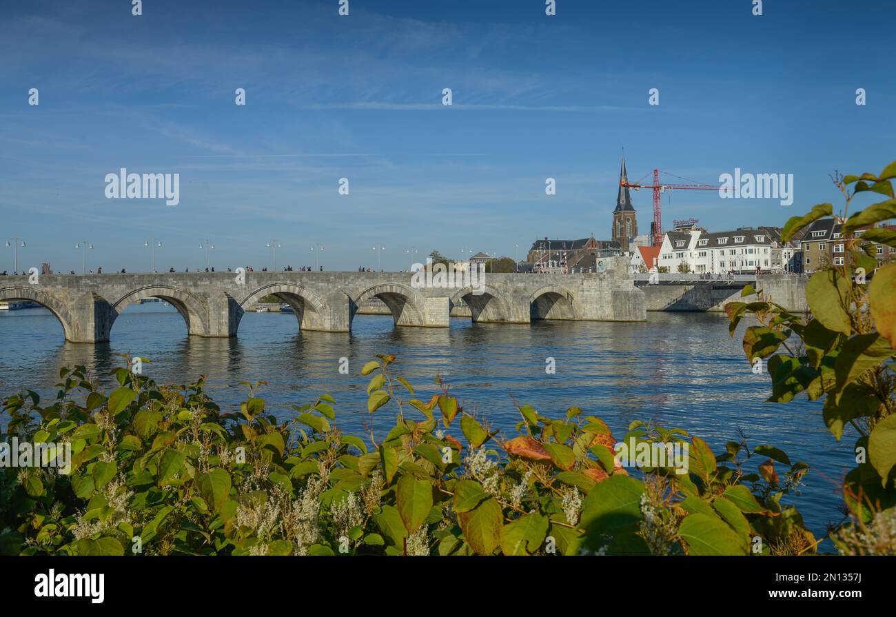 St. Servatius Bridge, Maastricht, Netherlands Stock Photo - Alamy