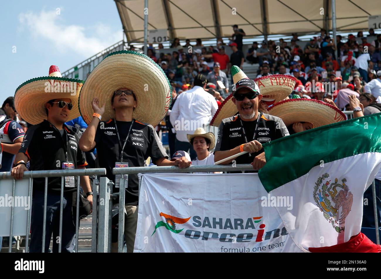 Mexican fans wait for the start of the Formula One Mexico Grand Prix ...