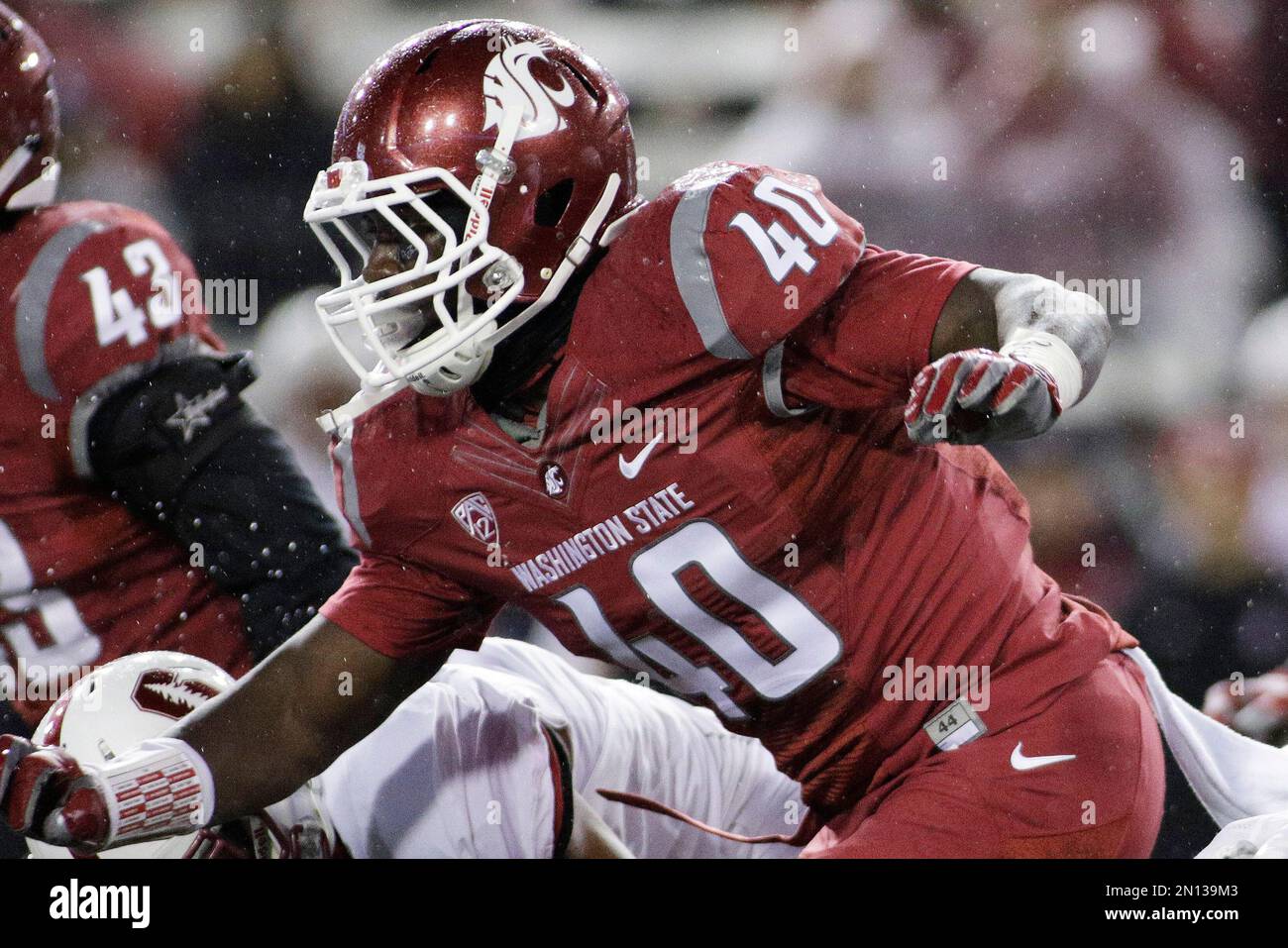 Washington State linebacker Kache Palacio (40) prepares to block during ...