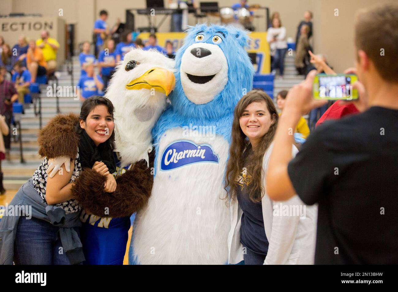 Goldie the eagle and the Charmin Bear pose for a photo with fans before ...