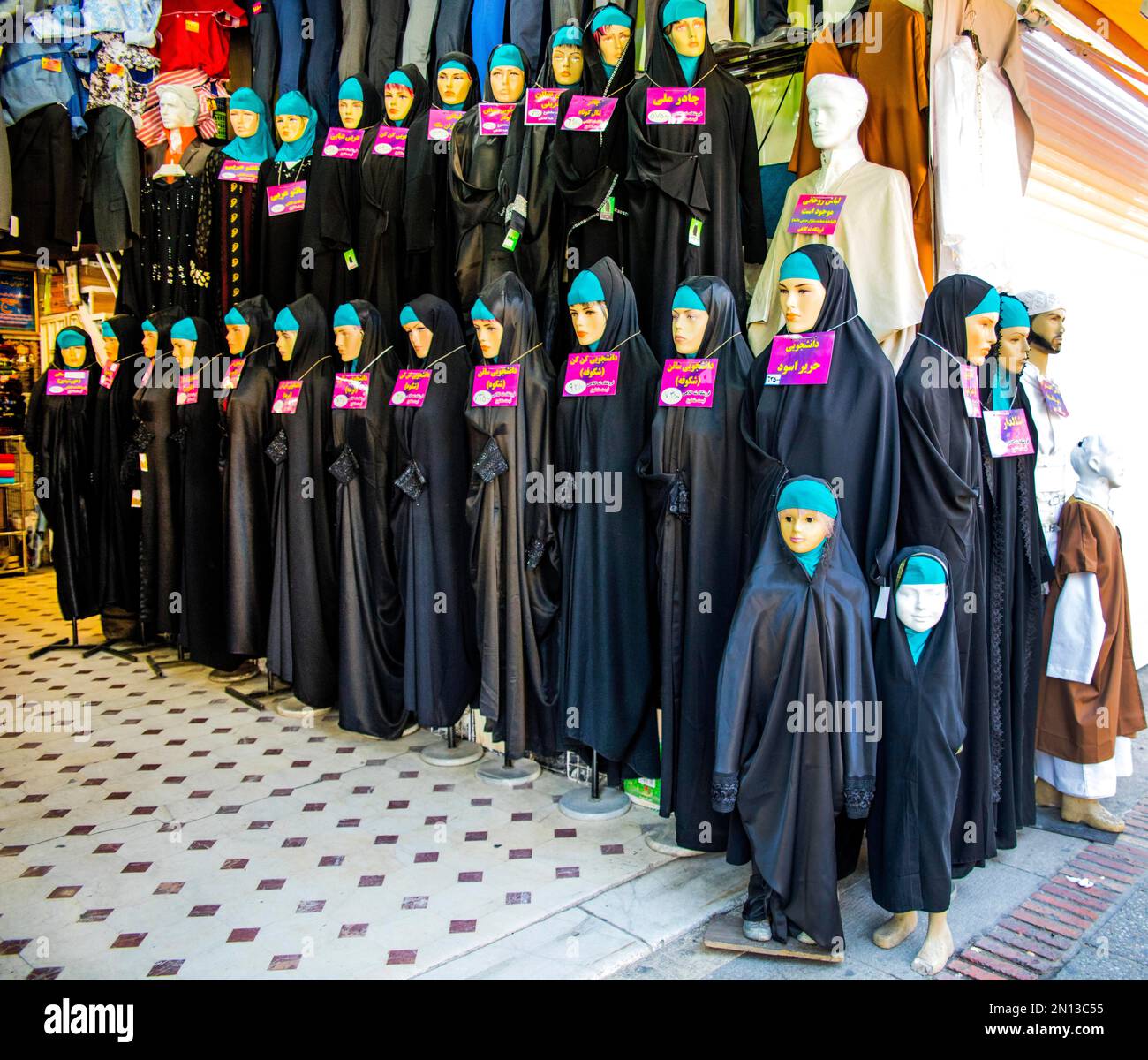 Chador clothing hi-res stock photography and images - Alamy