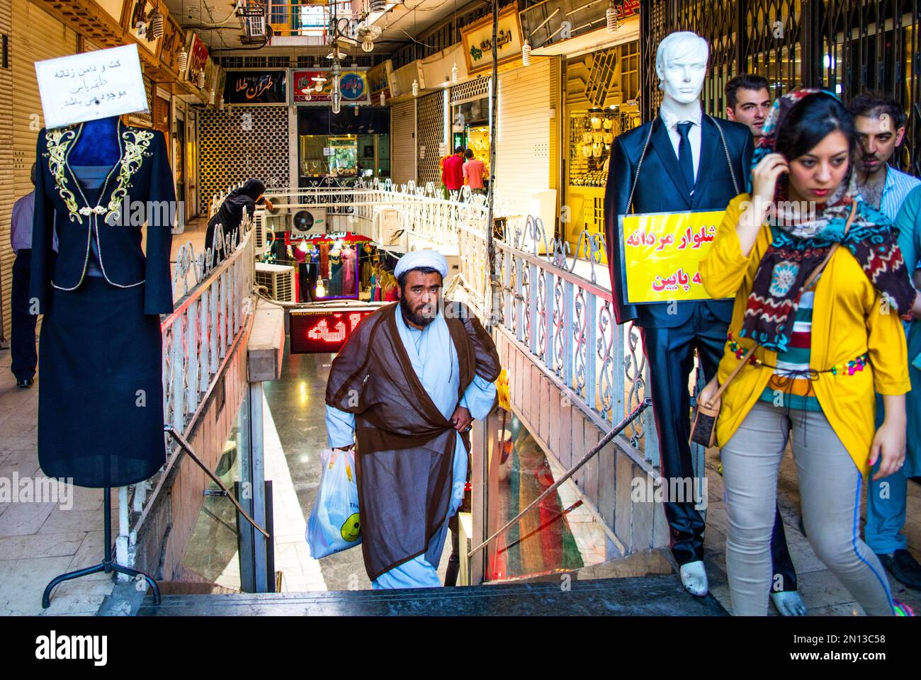 Iran street scene hi-res stock photography and images - Alamy
