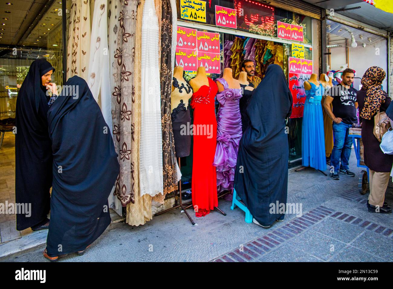 Iran street scene hi-res stock photography and images - Alamy