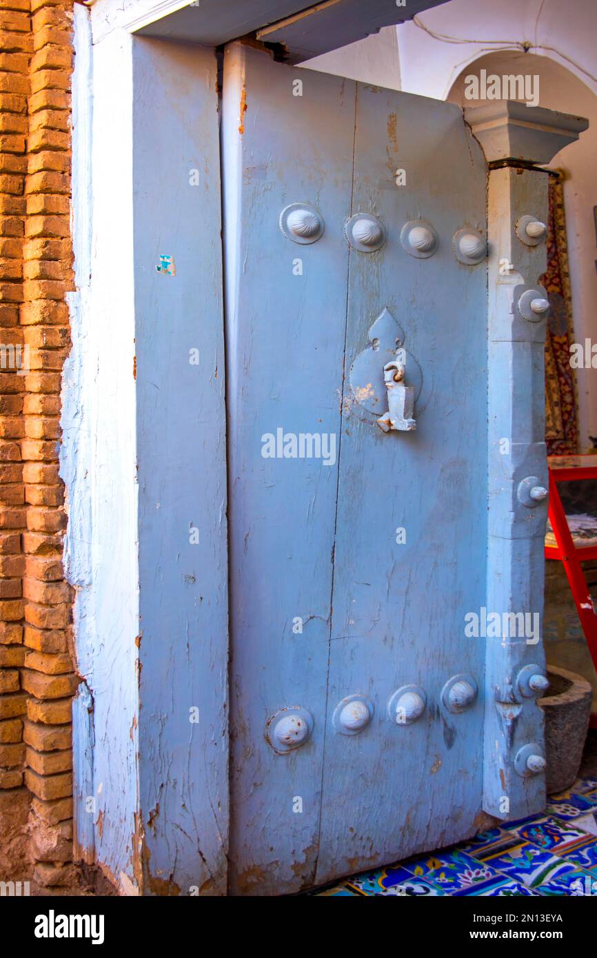 Gate, adobe buildings in the old city, Yasd, Yasd, Iran, Asia Stock ...