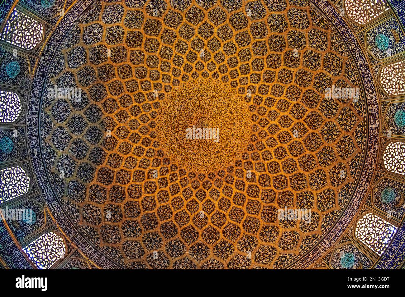 Isfahan mosque dome hi-res stock photography and images - Alamy