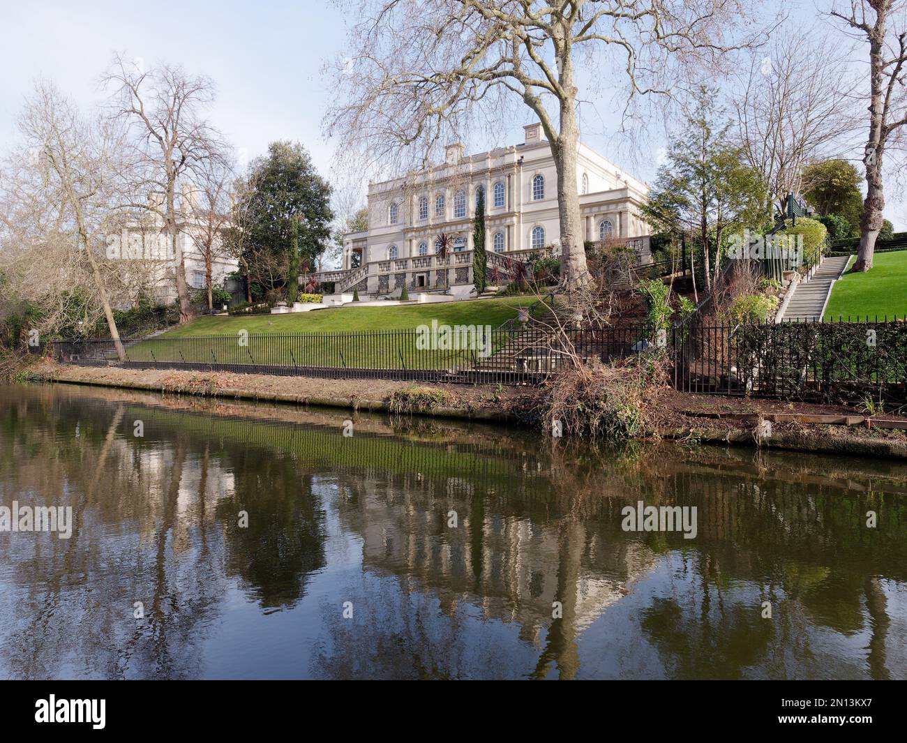 Beautiful white mansion style house on the banks of The Regents Canal ...